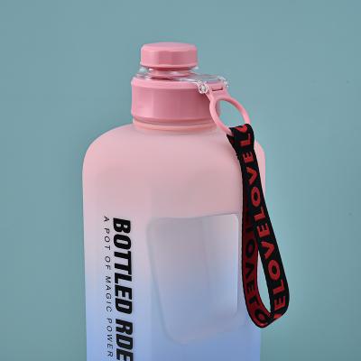 Cina Bottiglia di acqua bevente diretta libera elegante di Bpa di grande capacità di gallone di colore di pendenza in vendita