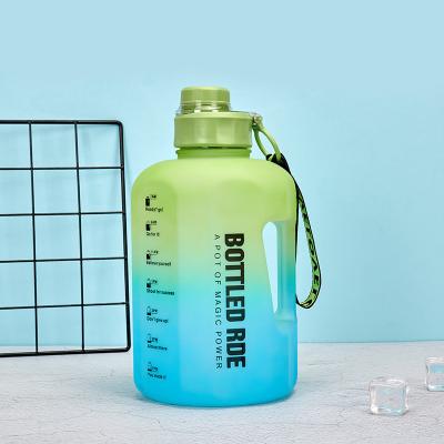 Cina Bottiglia di acqua bevente diretta libera elegante di Bpa di grande capacità di gallone di colore di pendenza in vendita