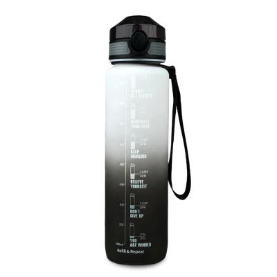 Cina Colore di pendenza delle bottiglie di acqua di Flip Top Lid Gym Plastic 1l del commestibile in vendita