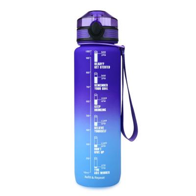 Cina Colore di pendenza delle bottiglie di acqua di Flip Top Lid Gym Plastic 1l del commestibile in vendita