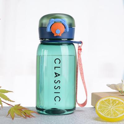 Cina Bottiglie di acqua di plastica del materiale libero facile pratico variopinto di Bpa Tritan con il coperchio della serratura in vendita
