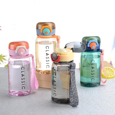 Cina Bottiglie di acqua di plastica del materiale libero facile pratico variopinto di Bpa Tritan con il coperchio della serratura in vendita
