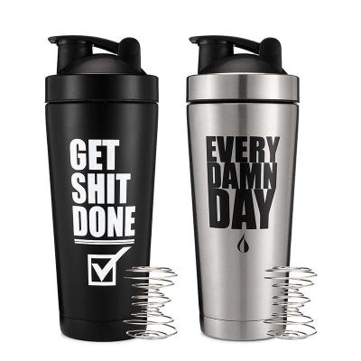 China Custom Logo 750ml Shaker Cup Insulated Stainless Steel Water Bottles With Wire Whisk à venda