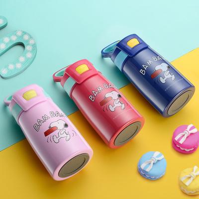 Cina Le ragazze della scuola colano la bottiglia isolata vuoto dell'acqua della prova con paglia 350ml in vendita