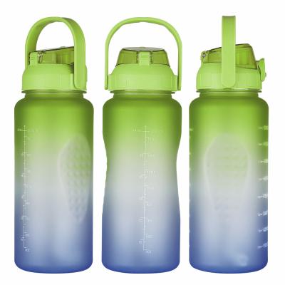 China Halve de Flessenkruik van de Gallon64oz Motieven Plastic Sport met Tijdteller en Stro Te koop