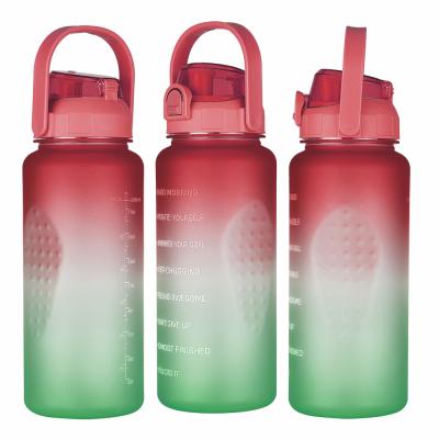 China Halve de Flessenkruik van de Gallon64oz Motieven Plastic Sport met Tijdteller en Stro Te koop