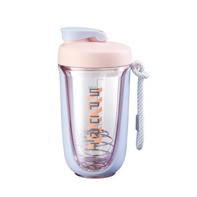 Cina Bevanda su ordinazione Shaker Bottle 600ml della proteina con la palla del miscelatore in vendita