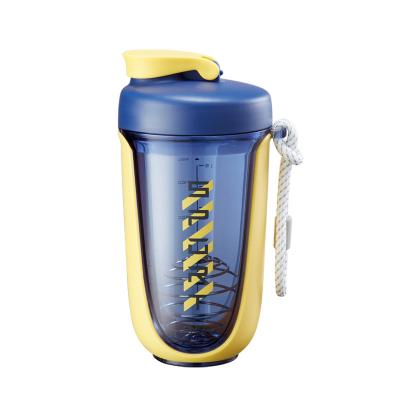 Cina Bevanda su ordinazione Shaker Bottle 600ml della proteina con la palla del miscelatore in vendita