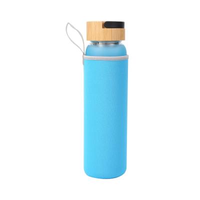 Cina Il colore di pendenza ha glassato le bottiglie beventi di vetro motivazionali della copertura del neoprene in vendita
