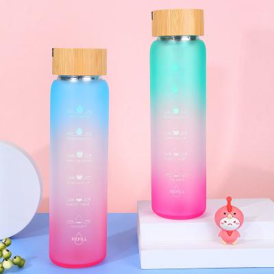 Cina Il colore di pendenza ha glassato le bottiglie beventi di vetro motivazionali della copertura del neoprene in vendita