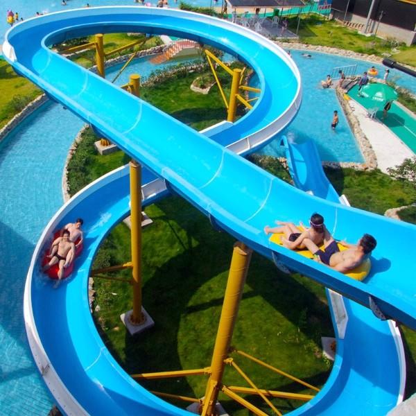 China Customizable Color Design Spiral Water Slide For Unique Water Park Attraction supplier