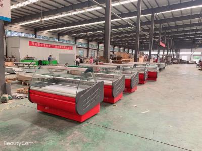 Cina Lo speciale ha curvato il raffreddamento a aria di vetro di Meat Freezer Supermarket del macellaio in vendita