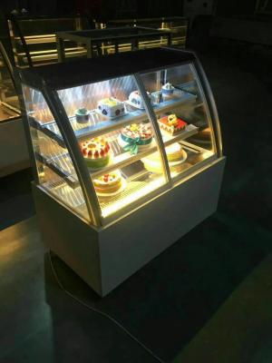 Cina Conservazione fresca curva del dolce raffreddata aria di Front Face Refrigerated Display Cabinet in vendita