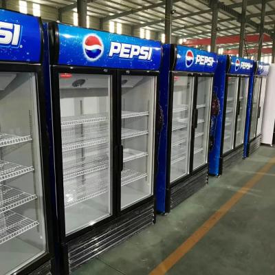 Cina Gabinetto refrigerato verticale della bevanda di conservazione di esposizione di Coca-Cola Pepsi dell'armadietto della porta di serie di vetro dell'oro in vendita
