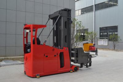 Cina Seated type VNA Forklift 1.5T max lifting height 10m Trilateral Forklift 3-Way pallet stacker fo Narrow Aisle Warehouse in vendita