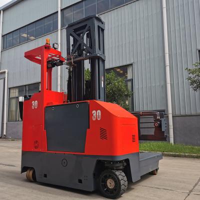 Cina stand-on 4 way 3000kg electric reach forklift truck four directional sideloader for long Materials in vendita