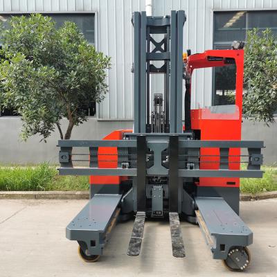 Cina stand-on 4 way 3000kg electric reach forklift truck four directional sideloader for long Materials in vendita