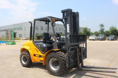 Cina 3.5T carrello elevatore diesel del terreno ruvido del compatto 4WD con il motore giapponese di Mitsubishi S4S (EUIII) in vendita