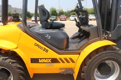 Cina 3.5T carrello elevatore diesel del terreno ruvido del compatto 4WD con il motore giapponese di Mitsubishi S4S (EUIII) in vendita