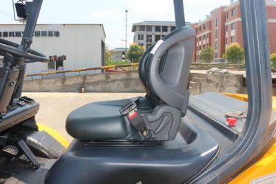 Cina 3.5T carrello elevatore diesel del terreno ruvido del compatto 4WD con il motore giapponese di Mitsubishi S4S (EUIII) in vendita