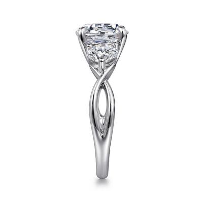 Cina Anelli di fidanzamento a forma di gemma rotonda Laboratorio Anelli di fidanzamento a forma di diamante Certificato IGI in vendita