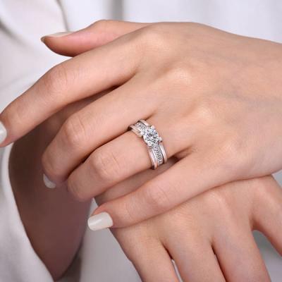Cina Anelli di nozze di diamanti coltivati VVS Chiarezza Modello personalizzato in vendita