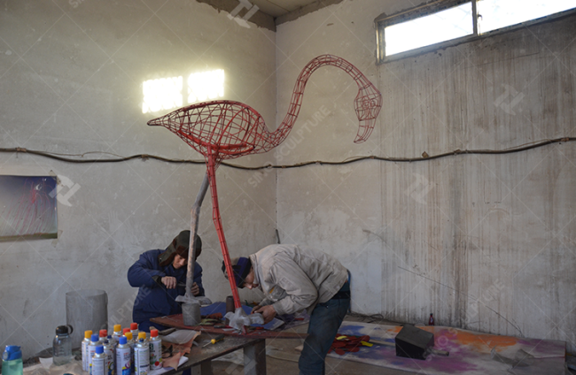 The production of the red flamingo sculpture in the sino sculpture foundry