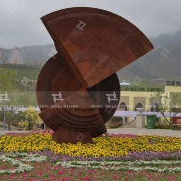 China Sculpture en acier corten personnalisée de 5 mètres de haut pour la décoration du jardin for sale