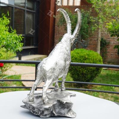 Cina Sculture di giardino in metallo contemporaneo, statua di capra in metallo per decorazioni esterne in vendita
