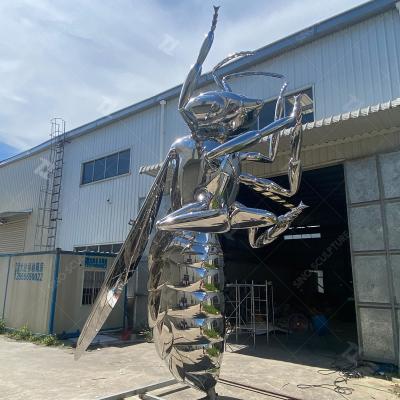 Cina Scultura di api in acciaio inossidabile con finitura lucidata a specchio in vendita