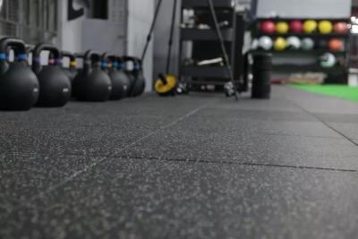 Cina Materassi da ginnastica di gomma di colore nero per sollevamento pesi leggeri 1000x1000x15 mm in vendita