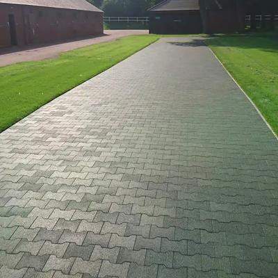 Cina Matte a forma di osso di cane verde anti scivolamento Piastrelle di gomma riciclata per esterni leggere in vendita