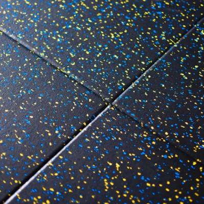 Cina Piastrelle per pavimenti di gomma per palestra in vendita