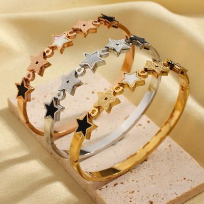 Cina 18K Gold Star Bracelet Acciaio inossidabile Rosa Gold Clover Fiori 5 Star Bracelet Bracelet per donne in vendita