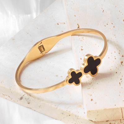 Cina 18K Gold Star Bracelet Acciaio inossidabile Rosa Gold Clover Fiori 5 Star Bracelet Bracelet per donne in vendita