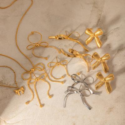 Cina Nuovo Anello con Nodo a Fiocco in Acciaio Inossidabile Placcato Oro 18K Elegante Scintillante Anelli a Fiocco Regolabili in Oro per Donna in vendita