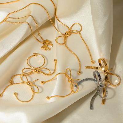 Cina Nuovo Anello con Nodo a Fiocco in Acciaio Inossidabile Placcato Oro 18K Elegante Scintillante Anelli a Fiocco Regolabili in Oro per Donna in vendita