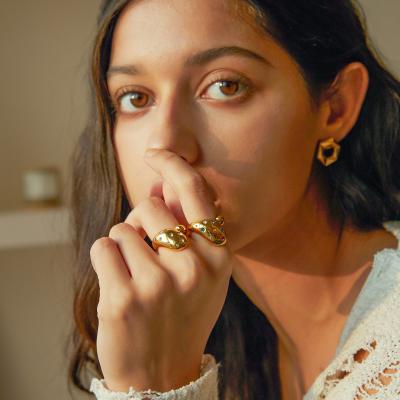 Cina Nuovo Anello con Nodo a Fiocco in Acciaio Inossidabile Placcato Oro 18K Elegante Scintillante Anelli a Fiocco Regolabili in Oro per Donna in vendita