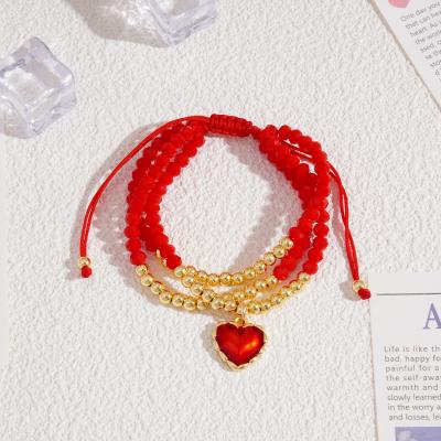 Cina Braccialetti con perline con ciondolo a cuore alla moda Oro Rosso Impermeabile Ottone Placcato Oro Braccialetti con perline con ciondoli in vendita
