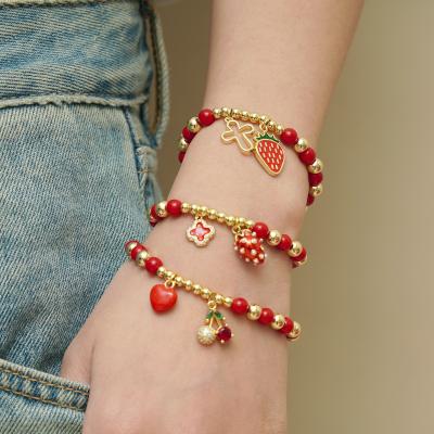 Cina Moda Frutta Cuore Incantesimo Braccialetti a perline Oro Rosso Impermeabile Rame Placcato In Oro Braccialetti a perline Con Incantesimi in vendita