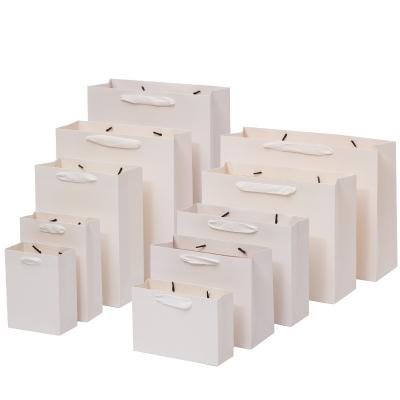 Cina 100g-130g Kraft ha riciclato la borsa di carta Carry With Handle facile del regalo in vendita