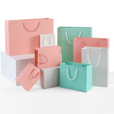 Cina Sacchetti della spesa riutilizzabili del panno di colore multiplo, borse del regalo della carta kraft di 157g-250g in vendita