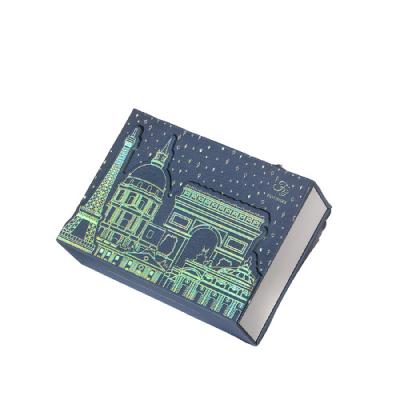 Cina Contenitore di carta di regalo con variopinto su misura magnetico del cartone del coperchio per il compleanno di nozze in vendita