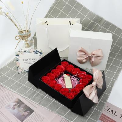 Cina Rose aperte di Bowknot magnetico su ordinazione del contenitore di carta di regalo le doppie 16 insaponano il fiore per il rossetto del profumo dei gioielli in vendita