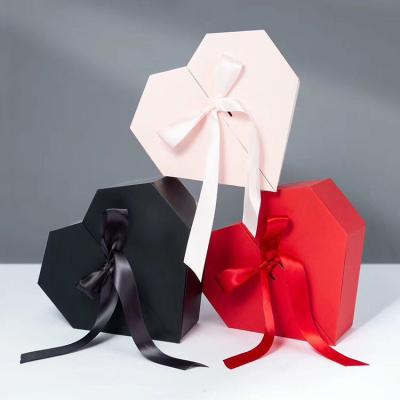 Cina Nastro in forma di cuore su ordinazione di Logo Colorful Magnetic Double Open del contenitore di carta di regalo del fiore di lusso in vendita