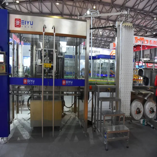 150bpm CocaCola bottle sleeve labeling machine in operation