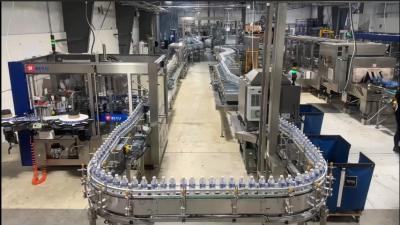 China Máquina de etiquetado en EE.UU. para la línea de producción de agua embotellada en venta