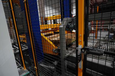 Cina Palletizzatore a galleria a singola corsia per linee asettiche di bevande da 18.000 BPH Automazione efficiente e affidabile in vendita