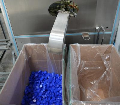 Cina Macchina per stampaggio a iniezione dal design personalizzabile per tappi, alta efficienza e precisione in vendita