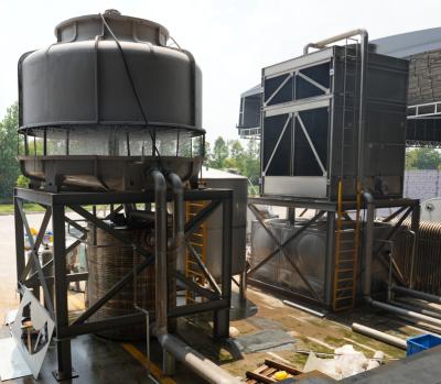 Cina Sistemi avanzati di circolazione dell'acqua di raffreddamento per sistemi di stampaggio a iniezione di preforme PET in vendita